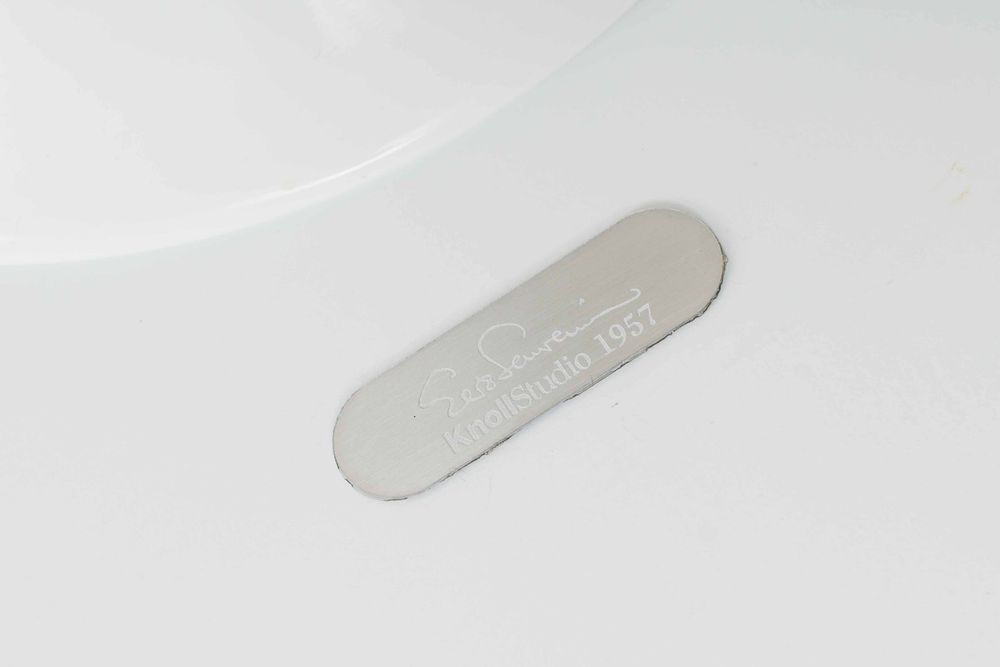 Knoll International Tulip Tisch 107cm von Eero Saarinen | Kaufen auf ...