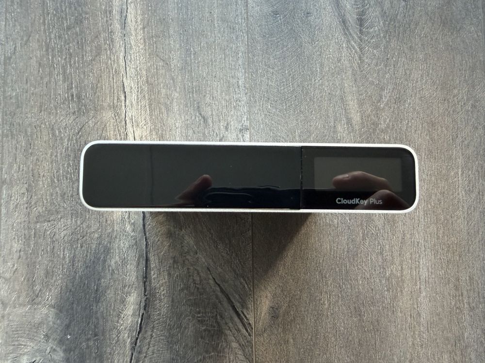 Ubiquiti Cloud Key Plus SSD inkl. Rack Mount (Gebraucht) in Trimstein ...