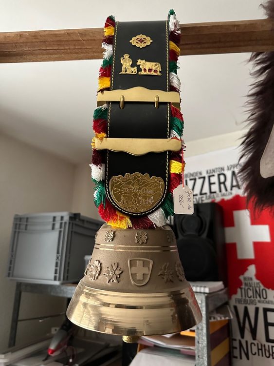 Glocke (Neu und originalverpackt) in für CHF 255 – nur Abholung auf ...