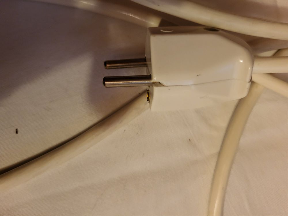 Weisses Elektrokabel mit Stecker für 10/250, ca.3 Meter (Gebraucht) in ...