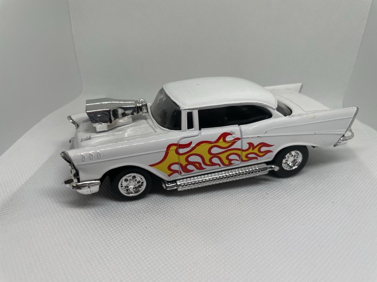 Weisser Hot Rod Chevrolet Bel Air mit Flammen, Top Zustand! (Gebraucht ...