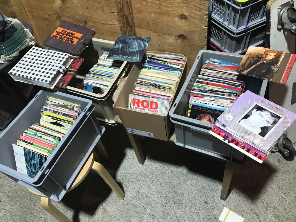 über 400 Stk. Singles Vinyl 45" Jukebox Material en bloc (Gebraucht) in ...