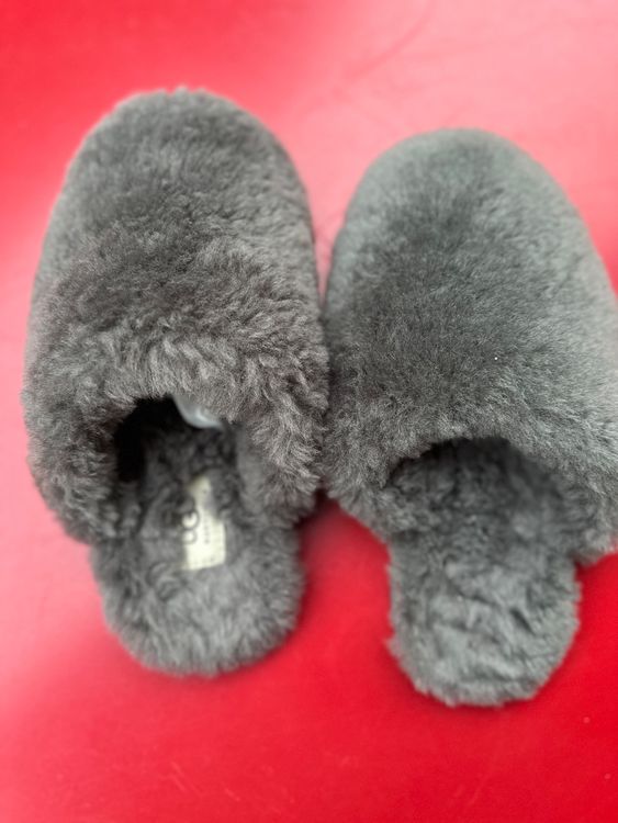 UGG Hausschuhe/Finken grau Gr. 38 (Gebraucht) in spiez für CHF 31 – mit ...
