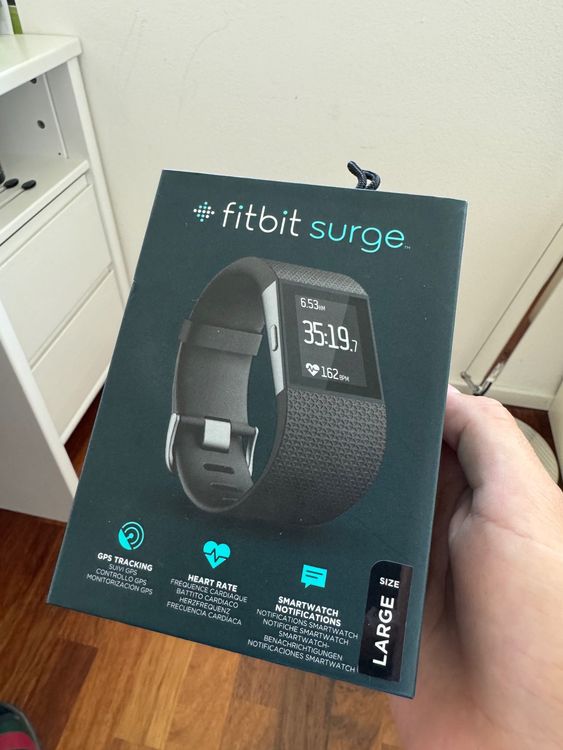 Fitbit Surge Smartwatch (Gebraucht) in Speicher für CHF 25 – mit ...