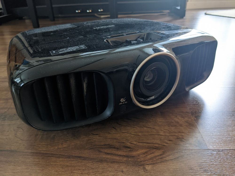 Full-HD-Heimkinobeamer Epson EH-TW6000 (Defekt) in Zürich für CHF 56 ...