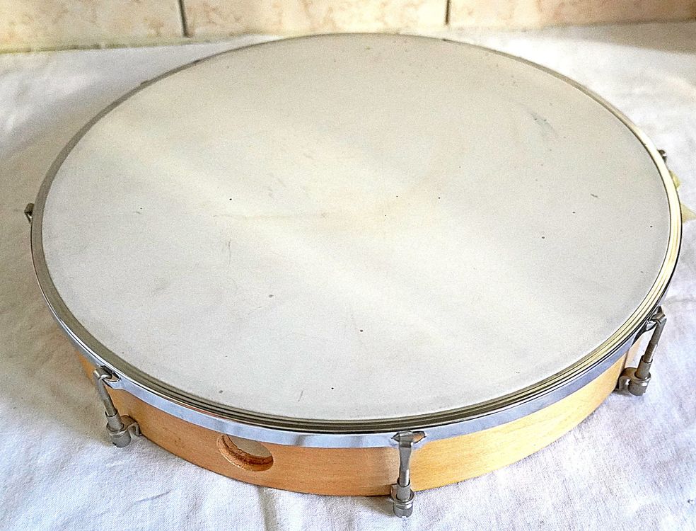 Tamburin Ø 32cm (Gebraucht) in Baar für CHF 15 – mit Lieferung auf ...