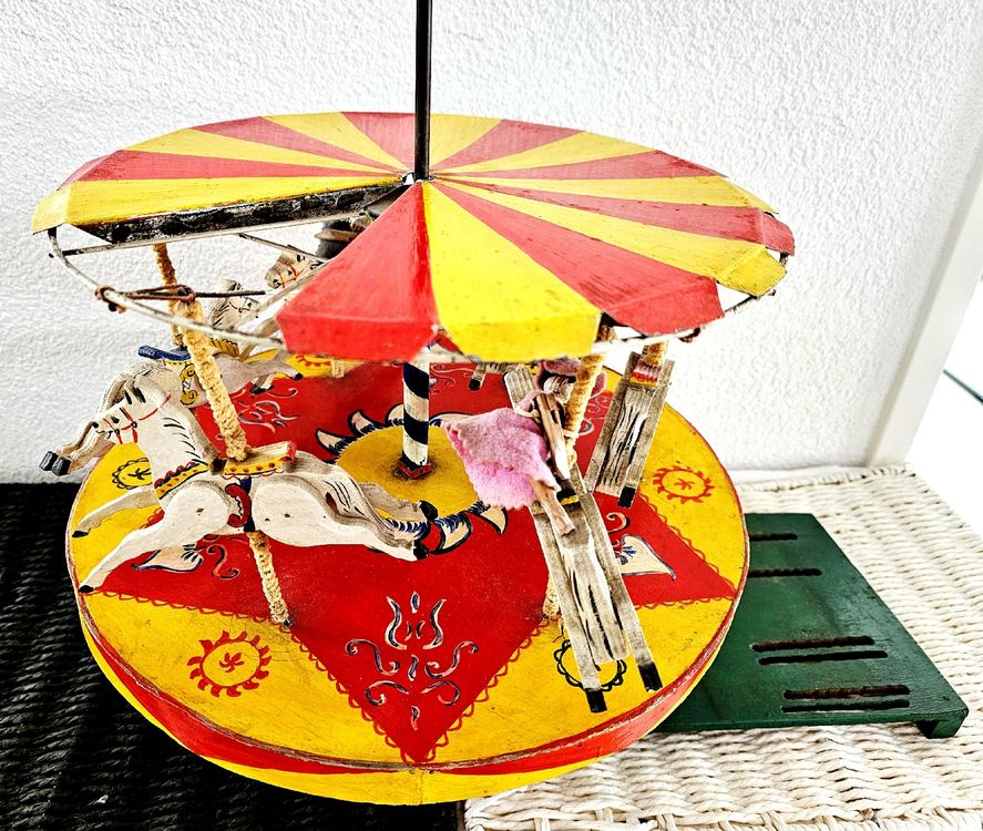 WUNDERSCHÖNES ANTIKES KARUSSELL! (Gebraucht) in Laupen BE für CHF 200 ...