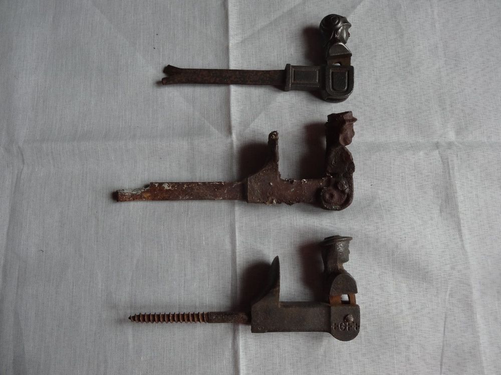 3 verschiedene Fensterladenhalter (Gebraucht) in Wallisellen für CHF 15 – mit Lieferung auf ...