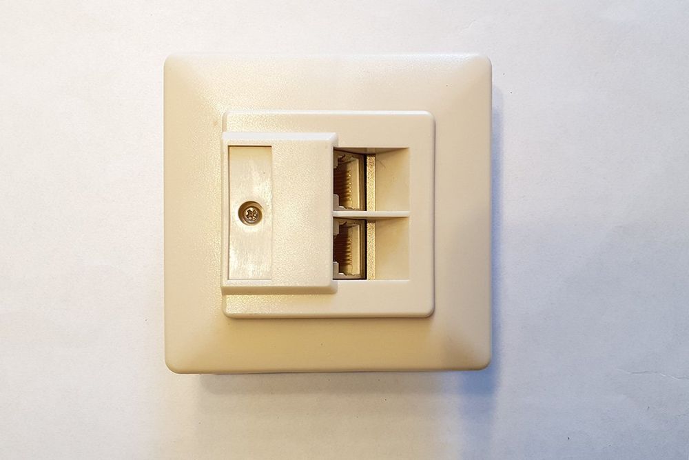 LAN-Steckdose UP, 2 Anschlüsse - Prise LAN UP, 2 raccordemen (Gebraucht ...