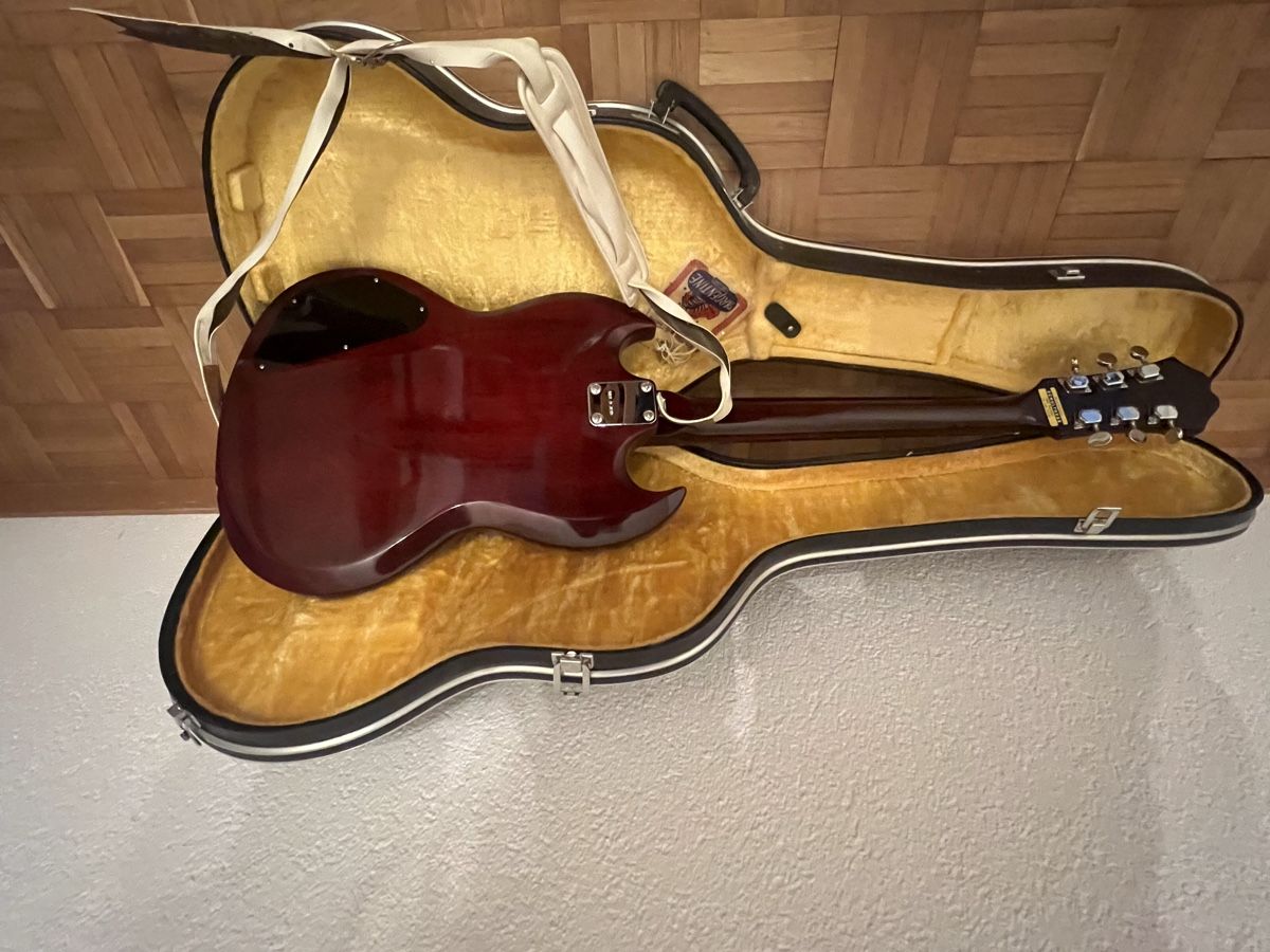 DIA Gitarre im Top Zustand, inklusive Koffer und Saiten! (Gebraucht) in ...