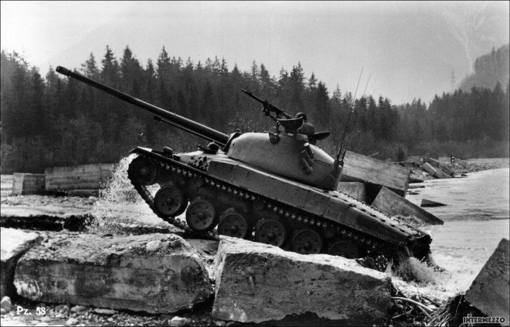 Militär // Panzer 58 mittelschwerer Kampfpanzer (Gebraucht) in Basel ...