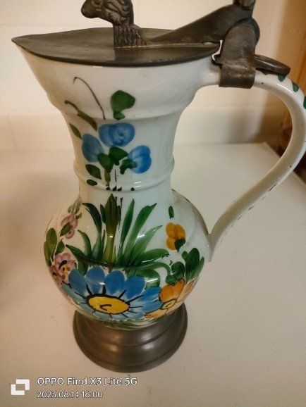 schöner, bemalter Krug mit Deckel zu verkaufen (Gebraucht) in Weinfelden für CHF 7 – mit ...