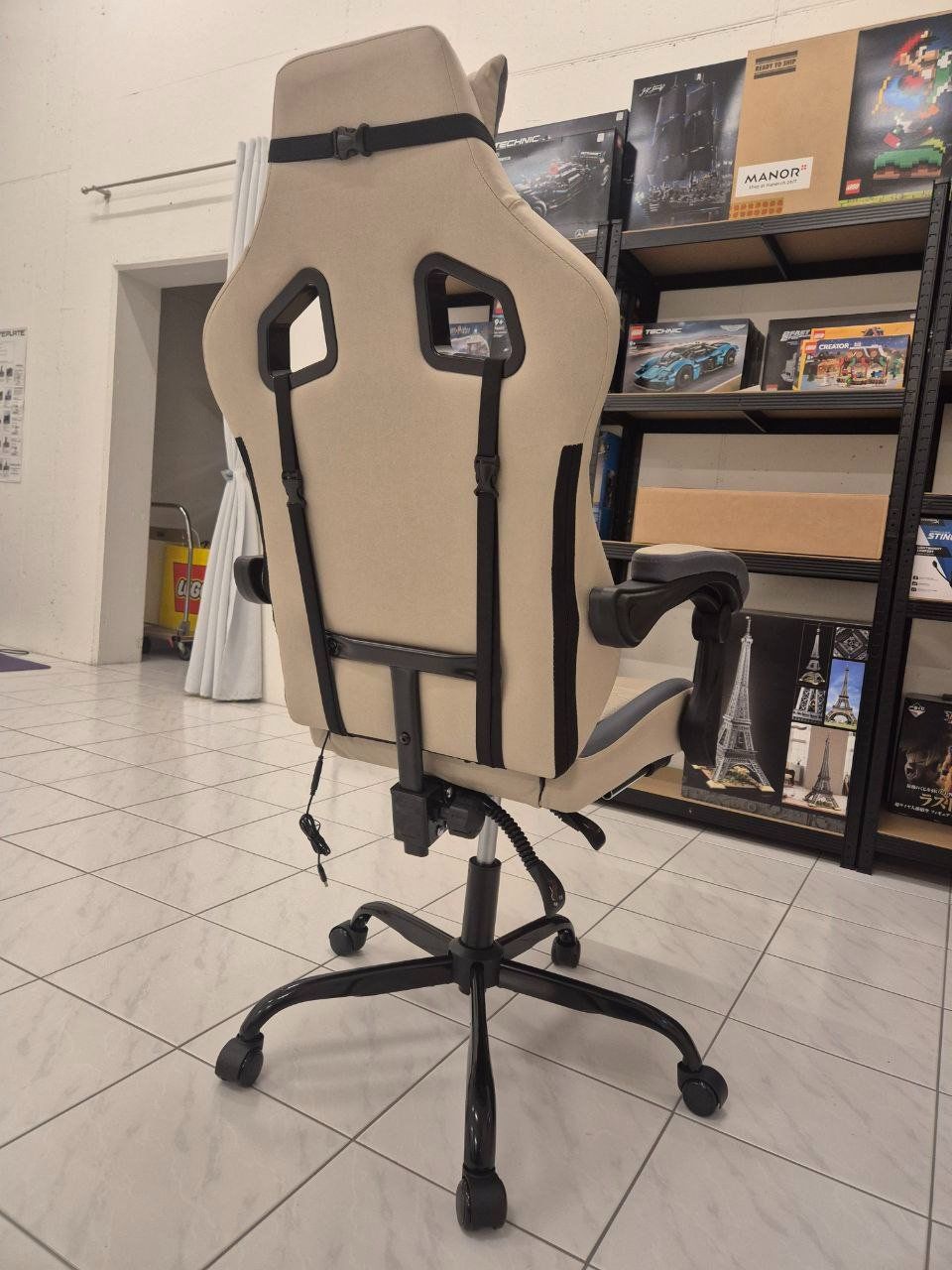 Neuer Gamer Stuhl Gaming Chair Schwarz Beige mit Fussteil (Neu und ...