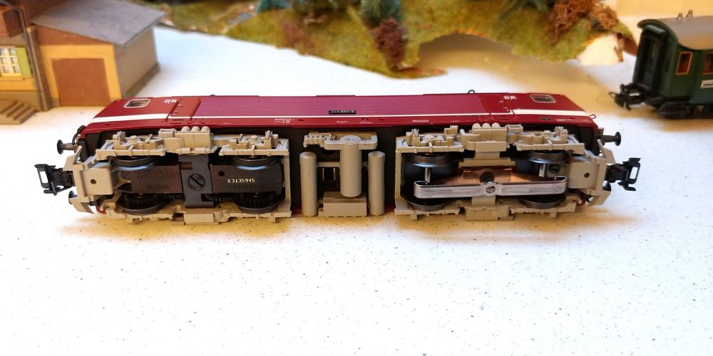 Märklin BR 243 mit 3 Personenwagen HO (Gebraucht) in Waltenschwil für ...