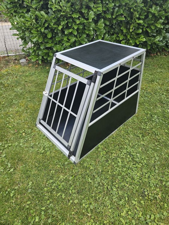 Dog box/box pour chiens Alu (Gebraucht) in Courtelary für CHF 30 – nur ...