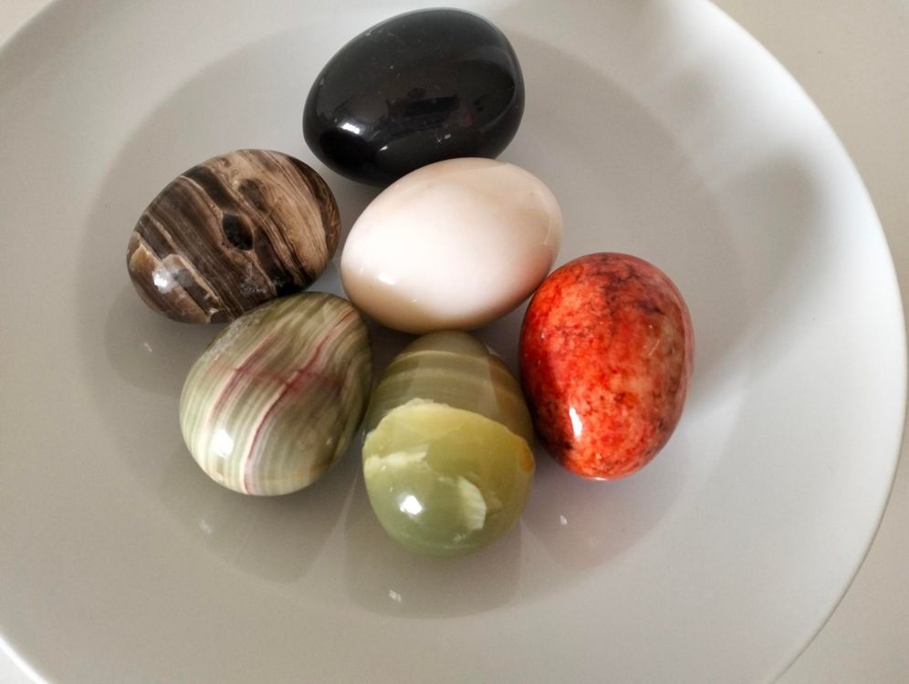 9 oeufs en pierre (Neu (gemäss Beschreibung)) in Lausanne für CHF 10 ...