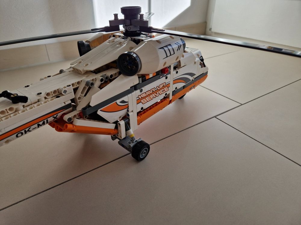 Lego Technic Heavy Lift Helicopter (42052) (Gebraucht) in Neerach für ...