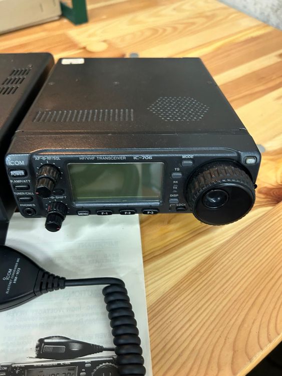ICOM IC 706 & ICOM AT 180 inkl. MIC , Manual , Cable ab 1.-- (Gebraucht ...