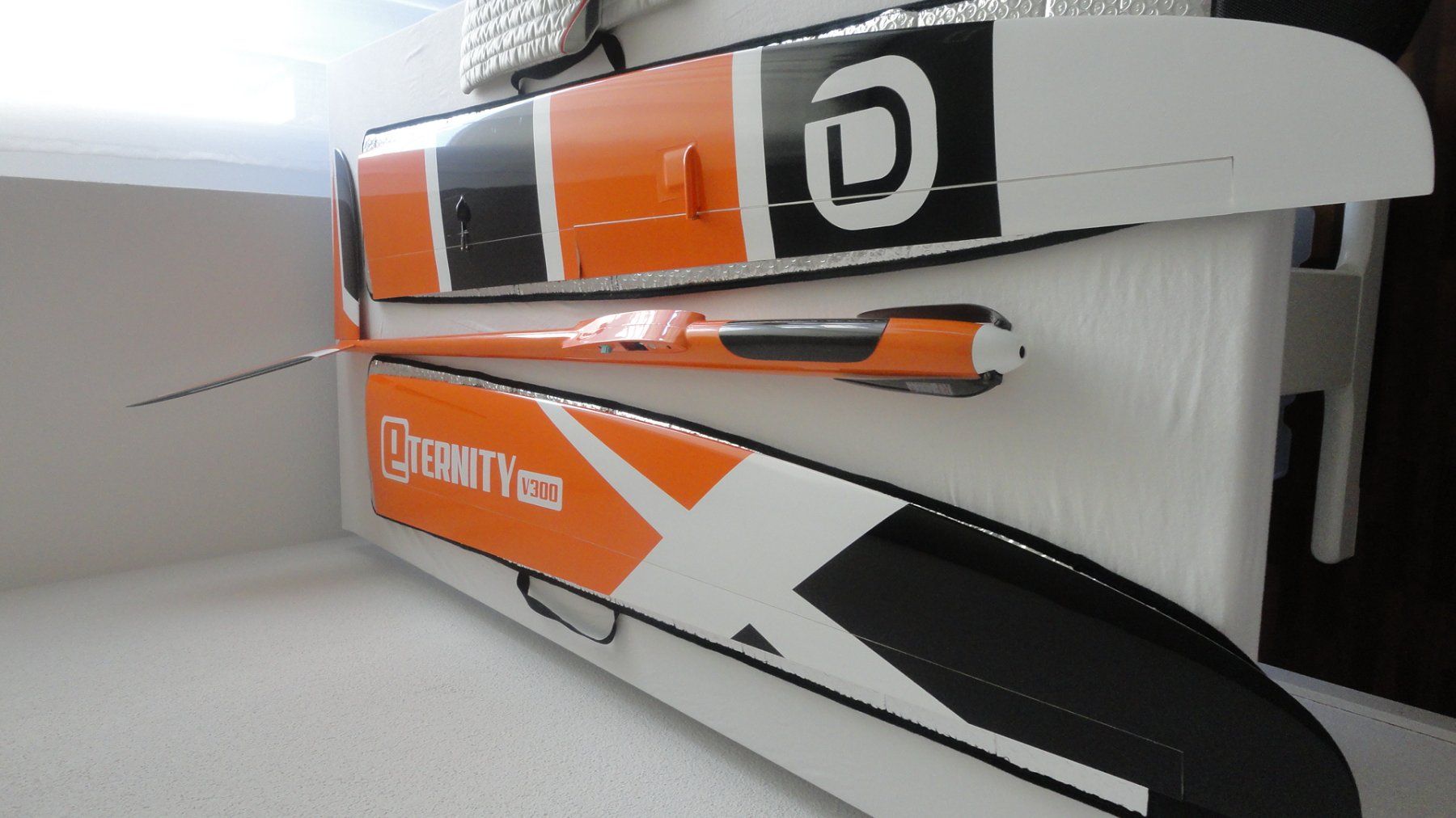 neu E-TERNITY V300 von D-POWER, 297cm voll-GFK ARF (Neu (gemäss ...