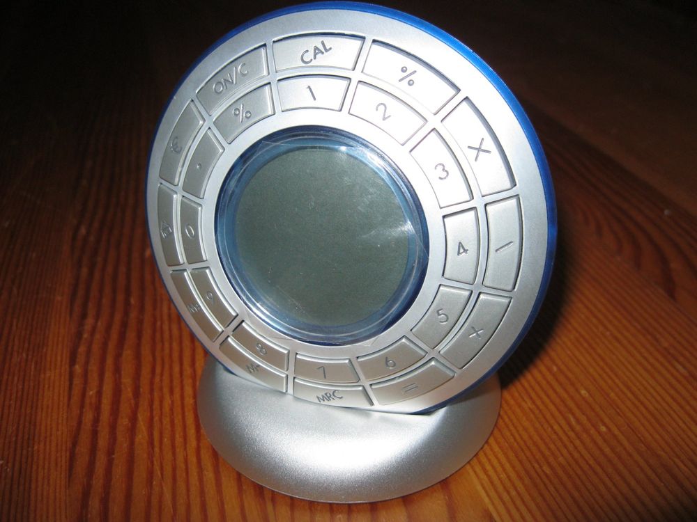 Disc Calculator Tischrechner Stylische Rechnungsmaschine (Gebraucht) in ...