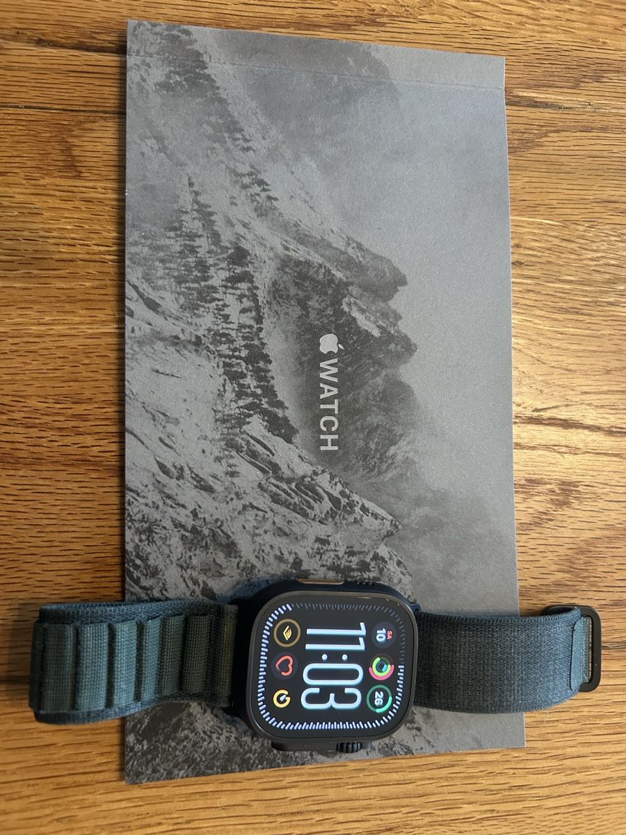 Apple Watch Ultra 2 mit Alpine Armband und Ladekabel (Gebraucht) in ...