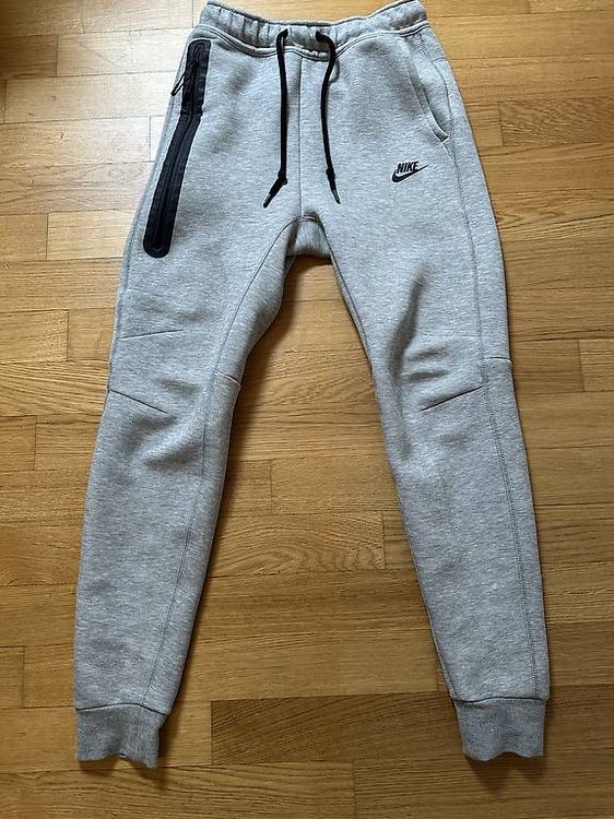 Nike tech gris (Gebraucht) in Ecublens VD für CHF 40 – nur Abholung auf Ricardo kaufen