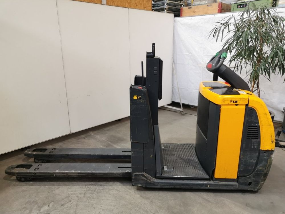 Stapler Jungheinrich Niederflurgerät ECE 225 HP (Gebraucht) in ...