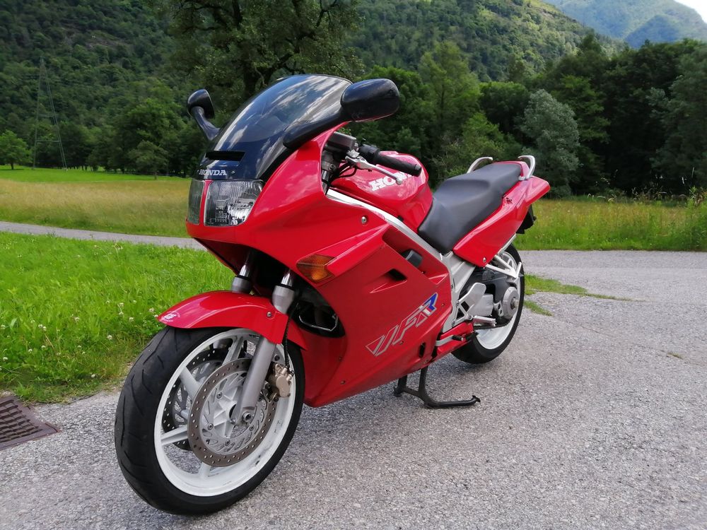 Honda VFR 750 RC36 (Gebraucht) in Cevio für CHF 606 – nur Abholung auf Ricardo kaufen