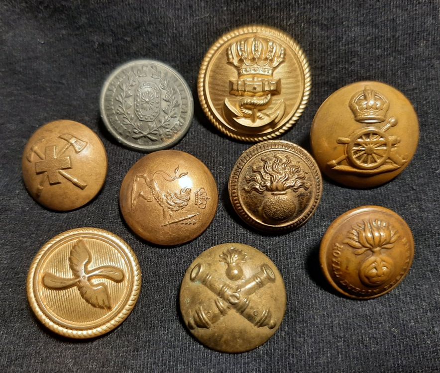 Lot antike KNÖPFE diverse MILITÄR (Gebraucht) in Brittnau für CHF 9 ...