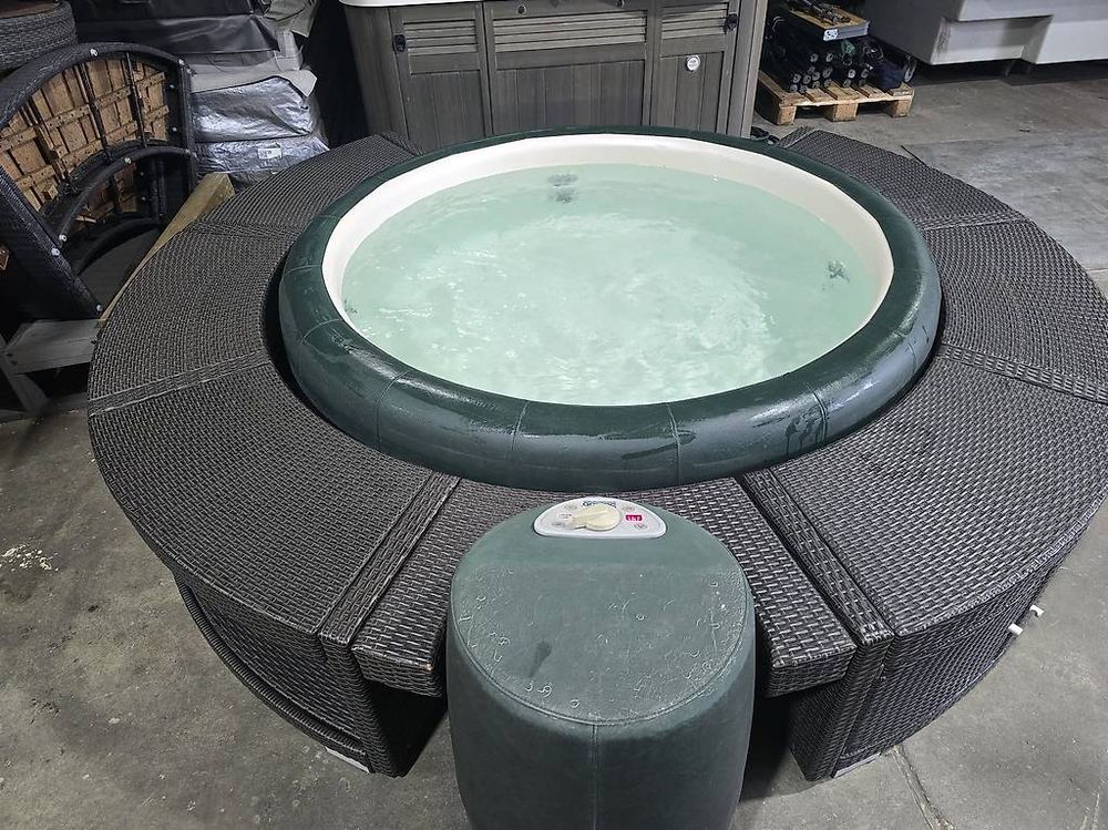 Softub Legend 220 (180cm) ? Wellness zum Schnäppchenpreis! (Gebraucht) in Schongau für CHF 3500 ...