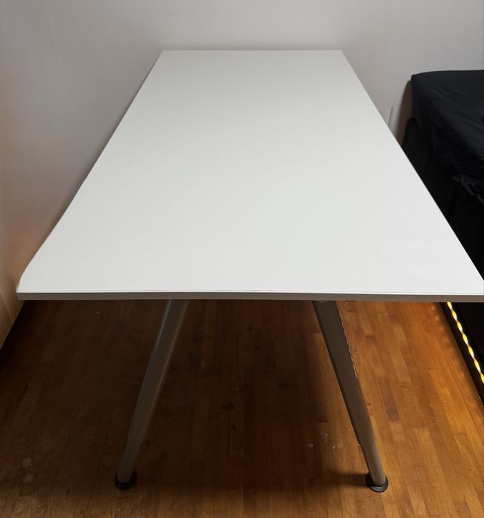 IKEA THYGE Schreibtisch 160x80 cm – höhenverstellbar (Gebraucht) in ...
