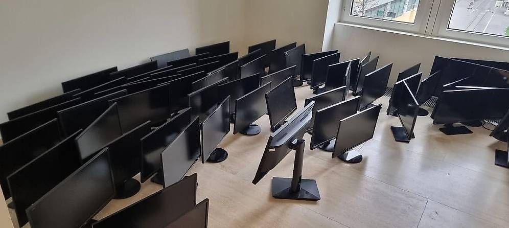 Diverse PC Screens / Monitore / Bildschirme günstig! (Gebraucht) in ...