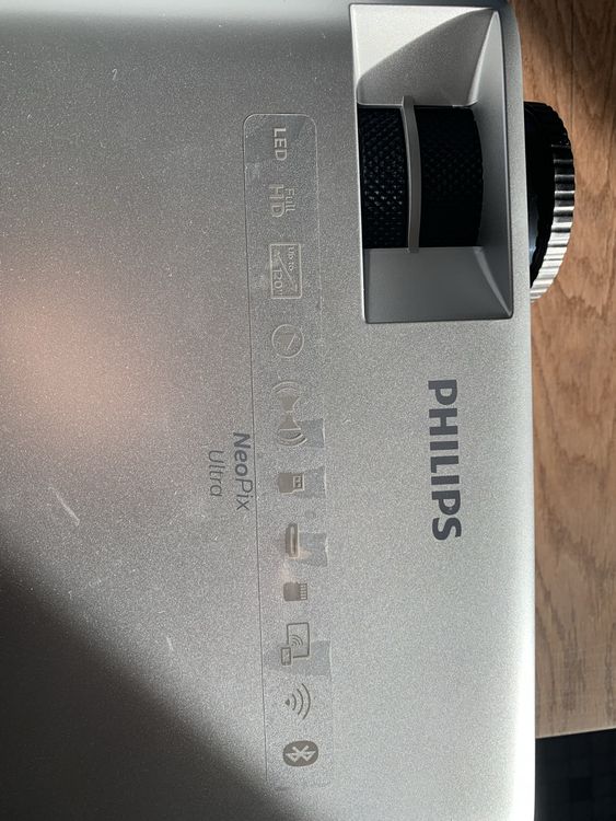 Philips NeoPix Ultra Full HD Beamer – Heimkino-Abende genies (Gebraucht ...