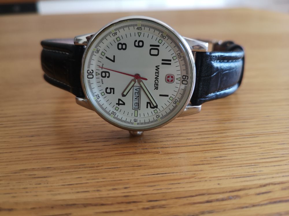Wenger Watch Commando Day-Date Swiss Army 7016X | Kaufen auf Ricardo