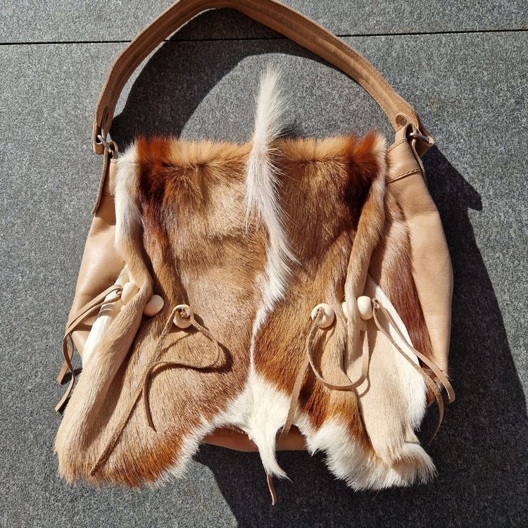 Tasche mit Fell und Leder (Gebraucht) in Gränichen für CHF 15 – mit ...