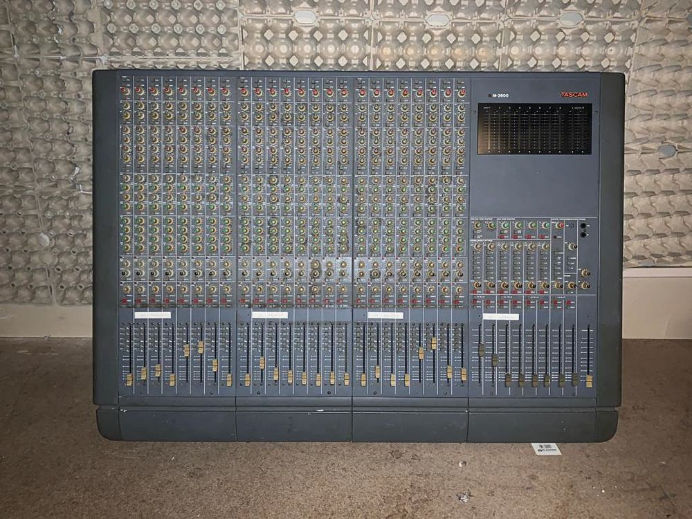 Tascam M-2600 Mixer inkl. Power Supply (Gebraucht) in Bad Ragaz für CHF ...