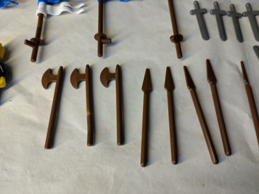 Viele Lego Ritter Falcon Schilder Helebarde Speer Schwerter | Acheter ...