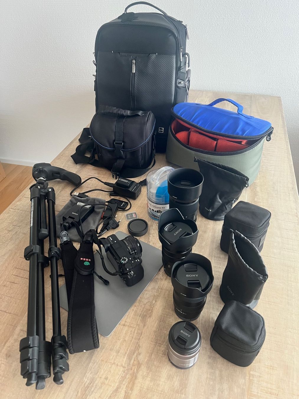 Fotoausrüstung Sony Alpha 6500, 5 Objektive, Stativ u.v.m. (Gebraucht ...