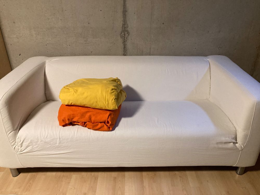KLIPPAN 2er-Sofa, beige/weiss (Gebraucht) in Stein AG für CHF 10 – nur Abholung auf Ricardo kaufen
