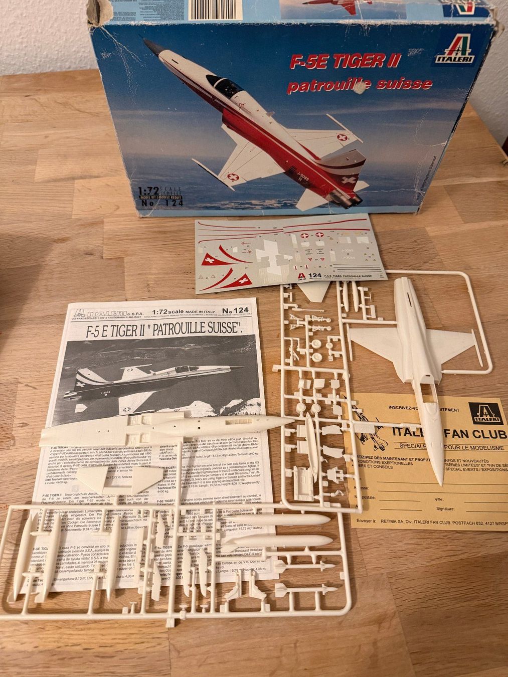 Italeri F-5E Tiger II Patrouille Suisse – 1:72 Kunstflugteam (Neu und ...