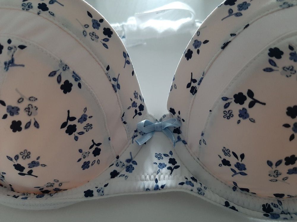 Schöner BH mit Blumen, auch Versand möglich (Neu (gemäss Beschreibung ...