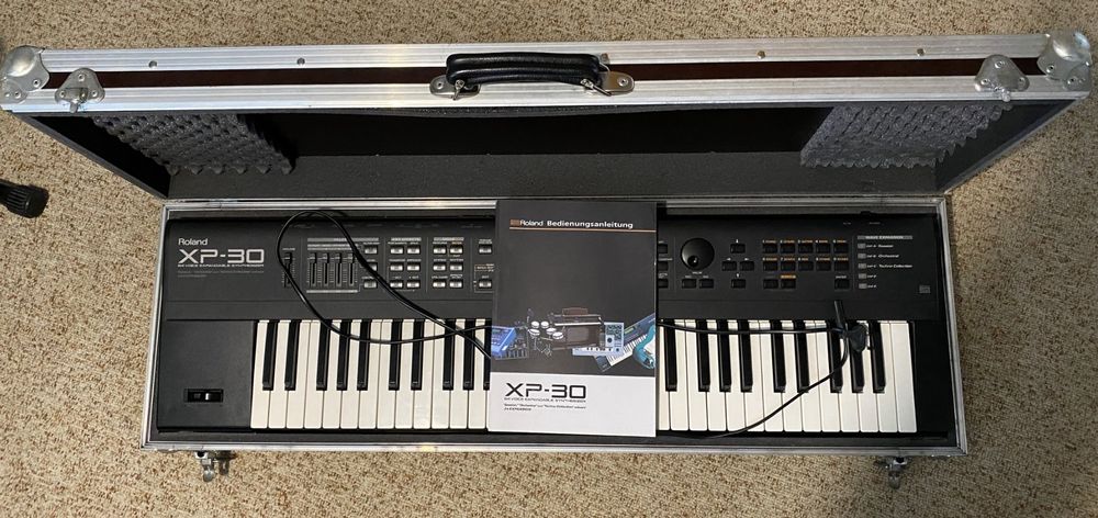 Roland XP-30 Synthesizer inklusive Thon Case | Kaufen auf Ricardo