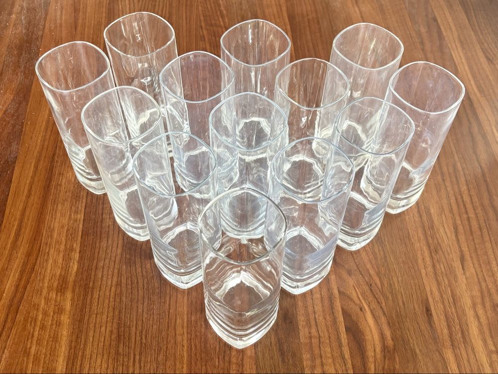 Set mit 13 Trinkgläsern – 3 dl, eckige Form (Gebraucht) in Schlieren ...