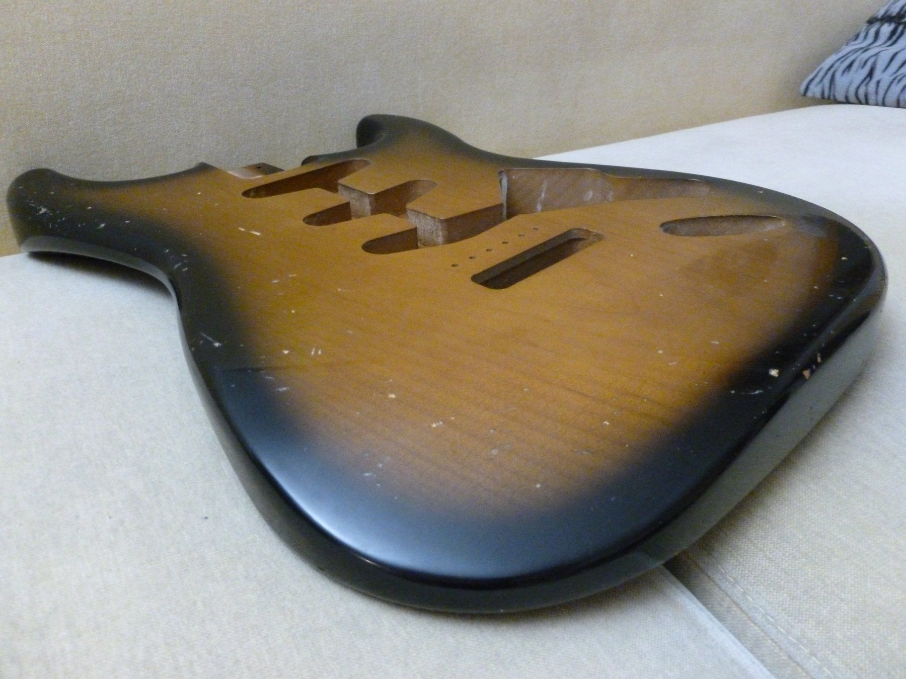 RELICED MJT STRATOCASTER BODY 2-TONE SUNBURST NO FENDER (Gebraucht) in ...