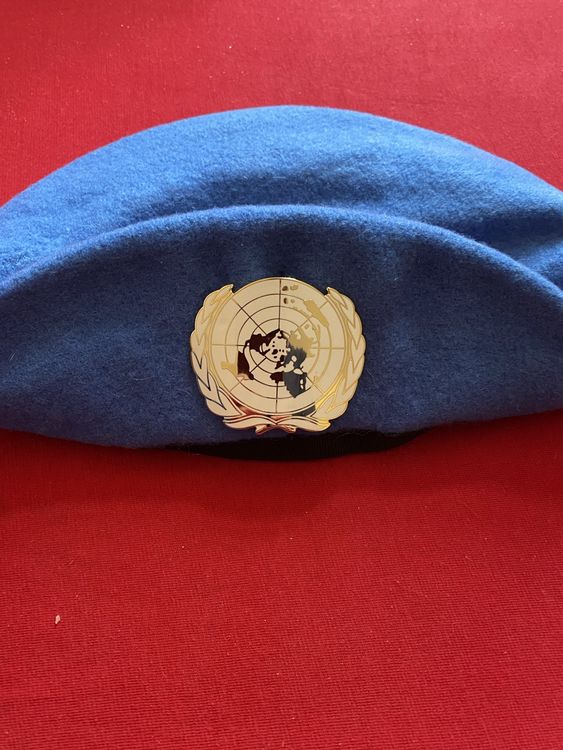 UN BLUE BERET (Gebraucht) in Ste-Croix für CHF 25 – mit Lieferung auf ...