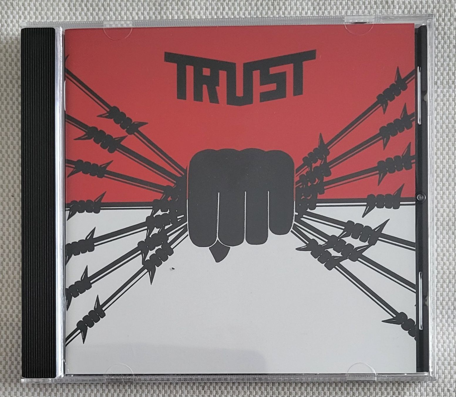 Trust - IV (D'occasion) à Villars-sur-glane pour CHF 4 – avec livraison ...