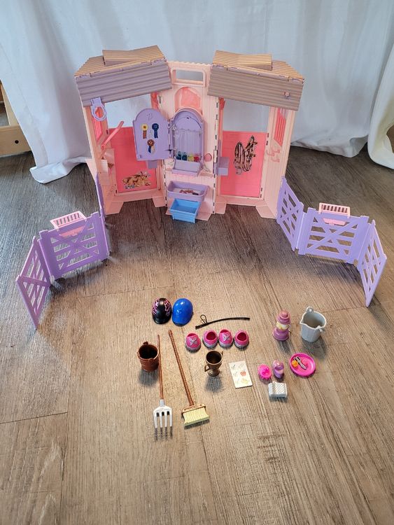 Barbie Pferde Stall und Zubehör (Gebraucht) in Niederbuchsiten für CHF ...