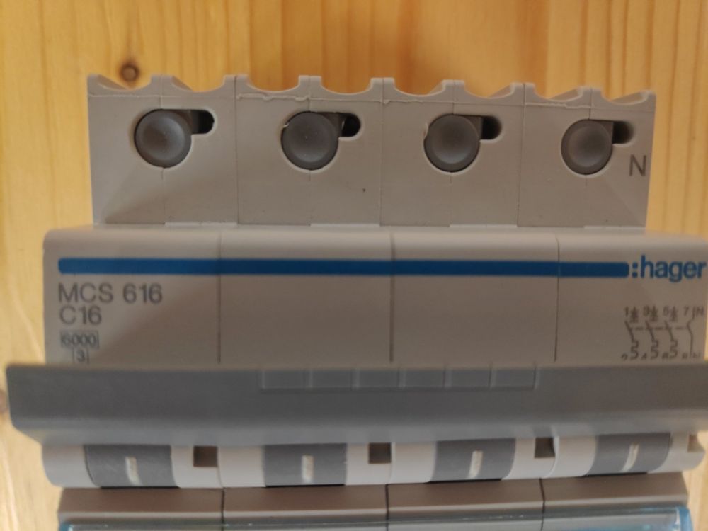 disjoncteur Hager MCS 616 C16 (Neu und originalverpackt) in Bulle für CHF 22 – mit Lieferung auf ...