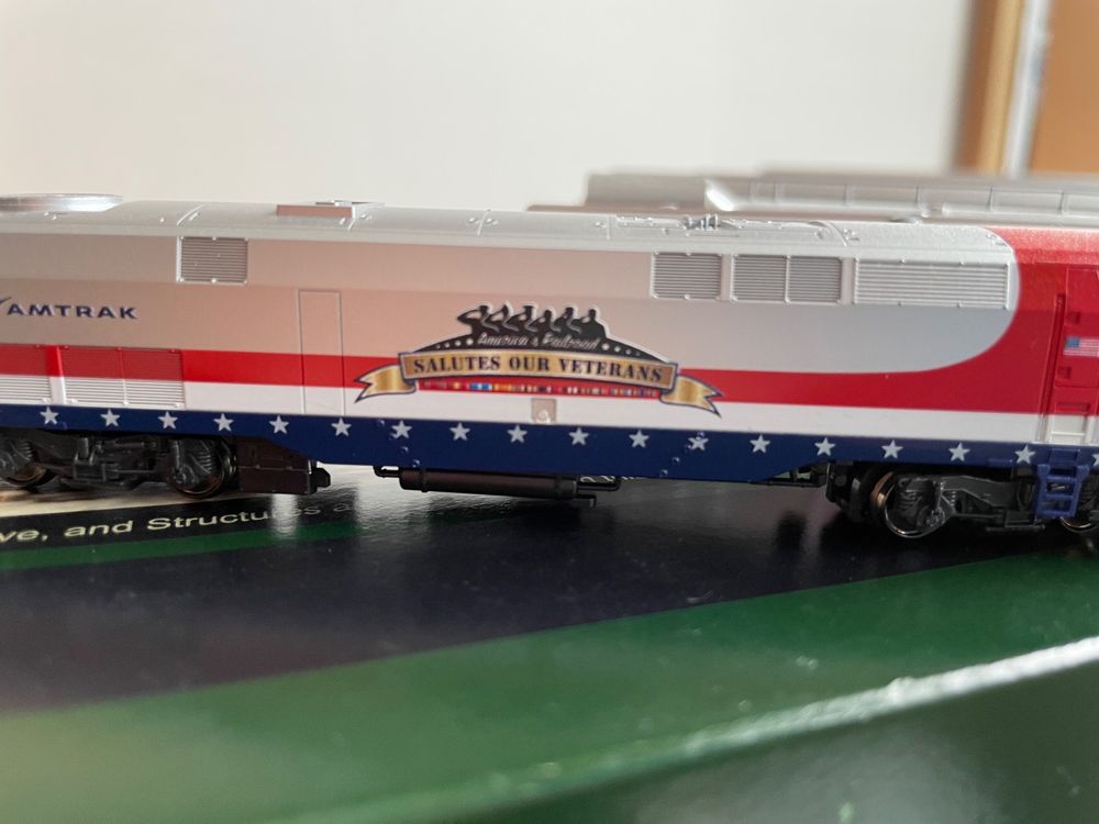 KATO USA N Zugset Amtrak Lok P42 Veterans und 9 Wagen (Gebraucht) in Olten für CHF 250 – mit ...