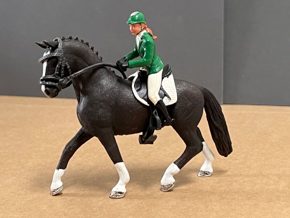 Schleich 42358 Springreiterin Hannoveraner Pferd Reiterin | Kaufen auf Ricardo